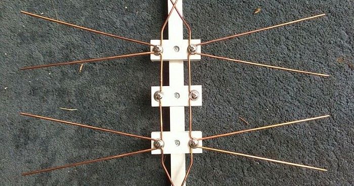 Stacking TV Antennas